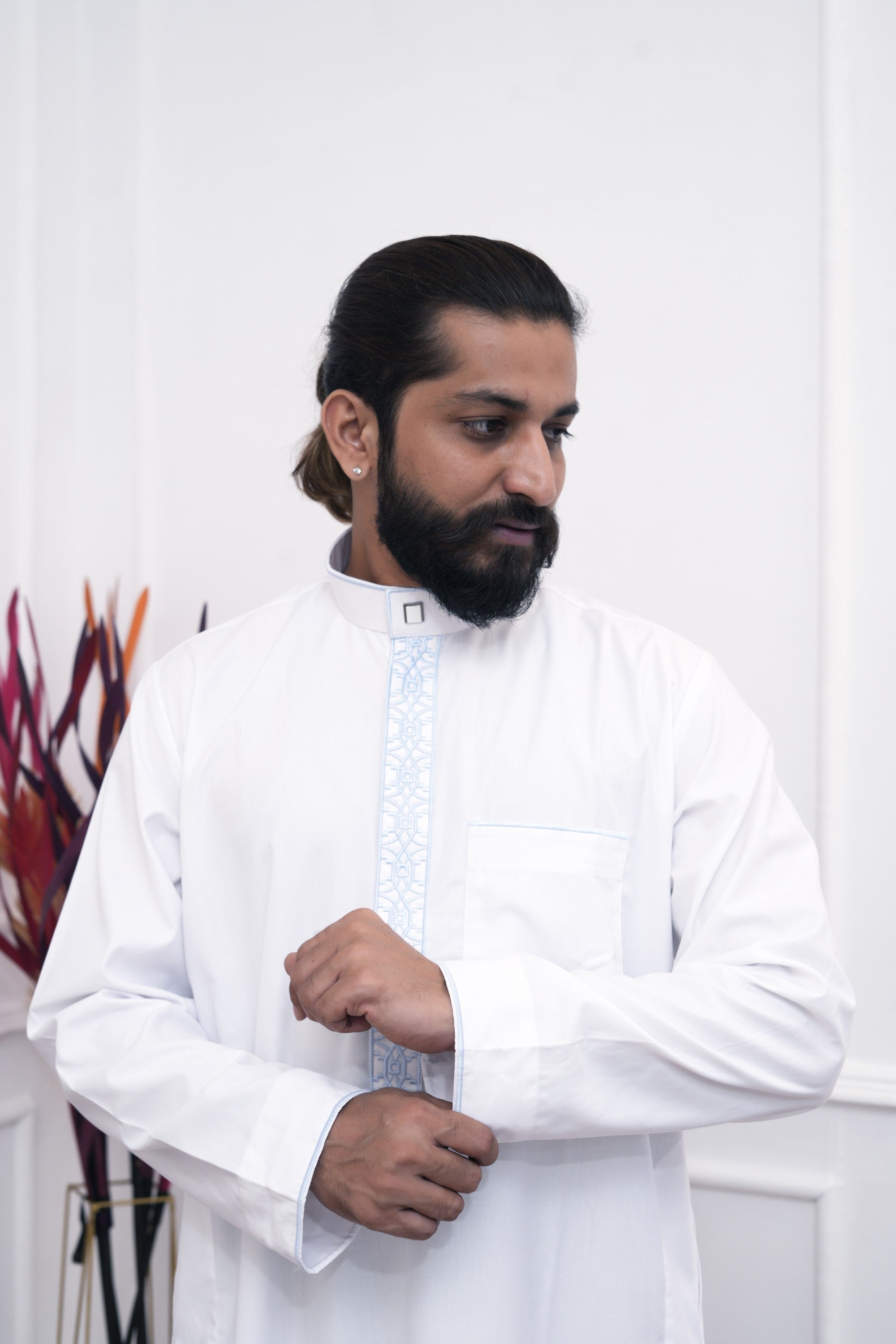 Shop Men's Emirati Thobes & Jubbas Online | Alhaya Fashion